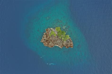 집 밖의 경치 경치가 좋은 고립된 고요한 공중 풍경 관광 군도 나무 다채로운 대양 같은 드론 드론 촬영