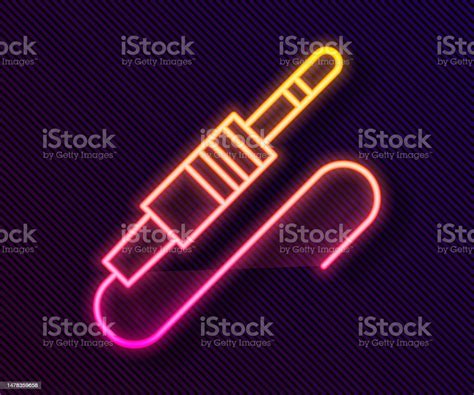 검은 색 배경에 격리 된 빛나는 네온 라인 오디오 잭 아이콘 연결 사운드 장비를 위한 오디오 케이블 플러그 와이어 악기 벡터 녹음 장비에 대한 스톡 벡터 아트 및 기타