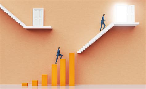 계단을 걸어 올라가는 사업가 계단과 기회의 문이 있는 추상적인 환경 전문 경력 재정적 성장 능력 및 성공을 나타냅니다 개념 기호에 대한 스톡 사진 및 기타 이미지 Istock