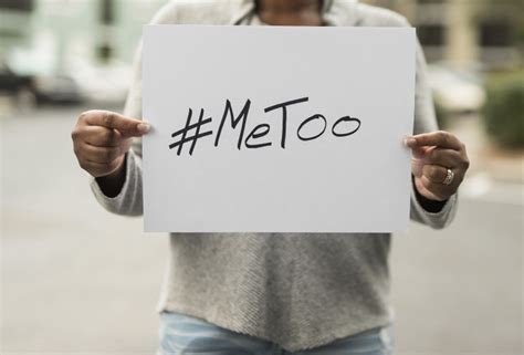 ΑΠΟΓΟΗΤΕΥΜΕΝΟΙ ΝΕΟΙ ΣΧΕΤΙΚΑ ΜΕ ΤΗΝ ΠΟΛΙΤΙΚΗ ΚΑΙ ΤΟΥΣ ΕΚΦΡΑΣΤΕΣ ΤΗΣ