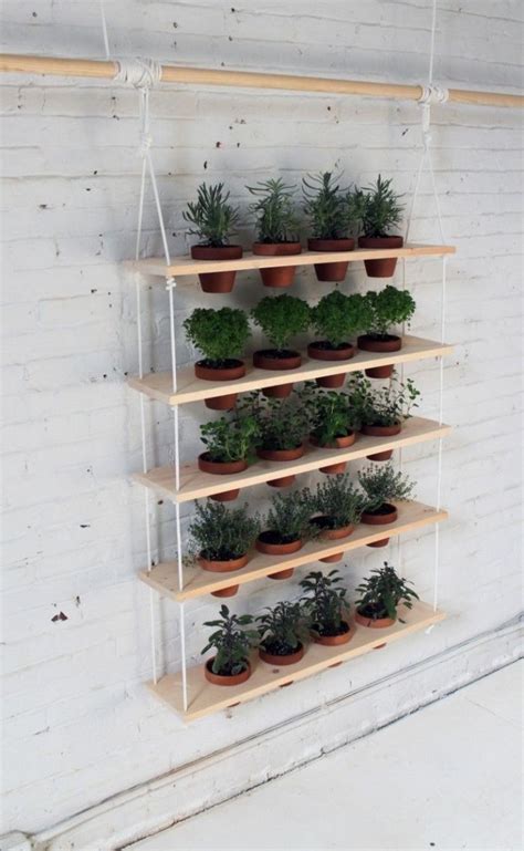 Potager Vertical Sur Le Balcon Le Guide Honnête Pour Une Récolte Qui Dure Vertical Garden