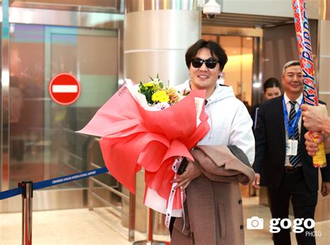 “Чингис Хаан” нисэх буудлын хамт олон 2 САЯ ДАХЬ ЗОРЧИГЧОО хүлээн авлаа