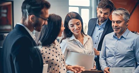 the difference between “business analyst” and “business analytics