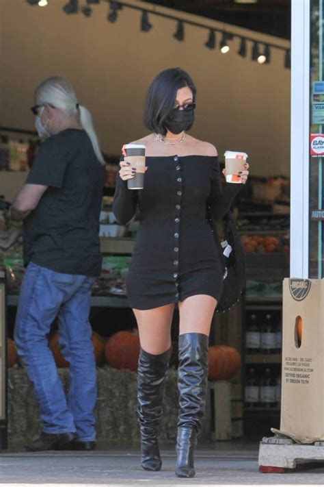 Pin By On Kourtney Kardashian Kourtney Kardashian Style Kardashian Outfit Kardashian