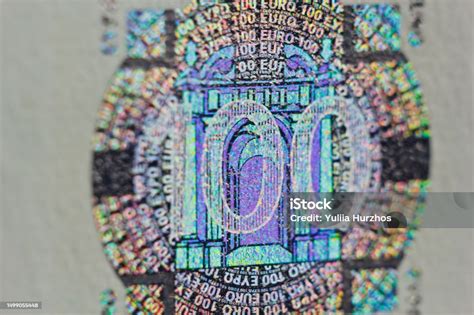매크로로 된 100유로 지폐의 보호 워터마크 지폐 위조 방지 홀로그램 지폐의 세부 사항 닫기 0명에 대한 스톡 사진 및 기타 이미지 Istock