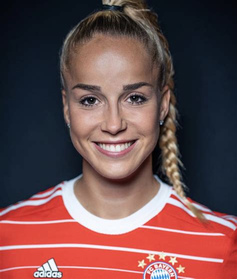 Giulia Gwinn Joins Broadcasting Team As Tv Pundit For Germanys World Cup Clash