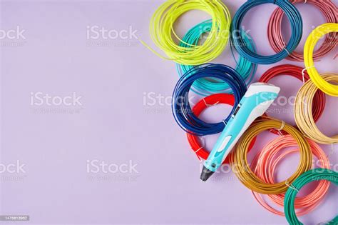 여러 가지 빛깔의 플라스틱 원이 있는 아이들의 새로운 3d 펜 0명에 대한 스톡 사진 및 기타 이미지 0명 3d 프린팅 필라멘트 3차원 형태 Istock