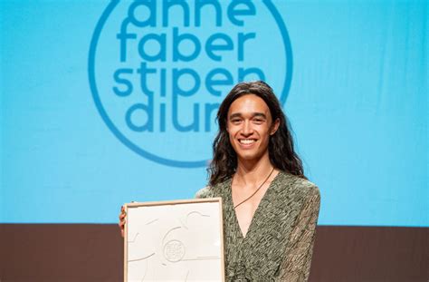 Anne Faber Stipendium 2022 Uitgereikt Aan Robin Nimanong Theaterkrant