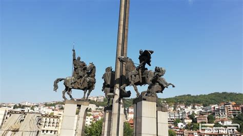 Паметникът на Асеневци в ремонт 33 метровият меч създава опасност от инциденти Истории БНР