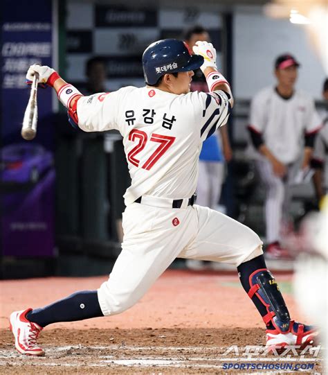 7년만의 부활 대타 횟수 꼴찌 김태형식 믿음의 야구 → 80억 방망… 스포츠조선