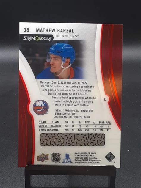 2021 22 Upper Deck Synergy Codes Rouges 38 Mathew Barzal Islanders De New York Eur 4 36