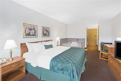 Ramada By Wyndham Hancock Waterfront Hancock Mi Hotels