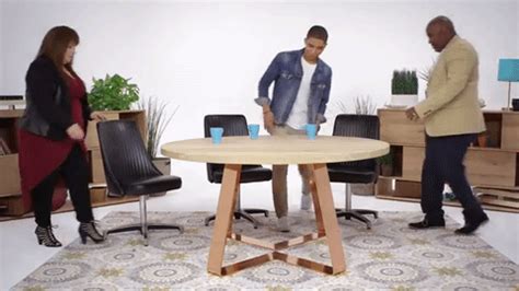 Humping Table фотографии в высоком качестве