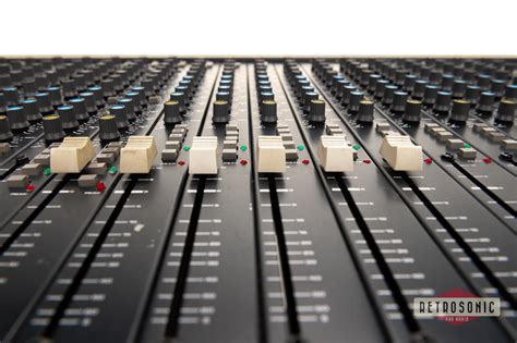 Soundcraft Series 200b 24 4 8 2 Analog Mixer W Roadcase