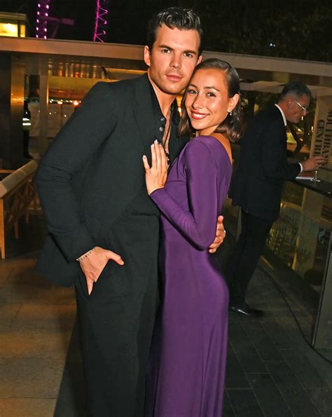 Bridgerton Fans Love Watching The Tons Most Eligible Singles Fall In Love On Screen — But Off