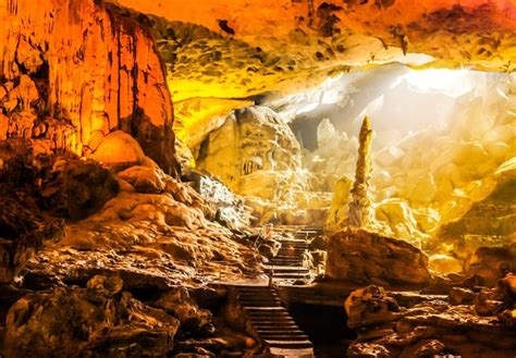 Discover The Wonders Of Sung Sot Cave In Ha Long Bay