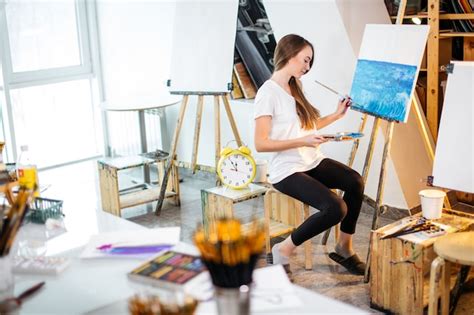 Premium Photo Art Therapy Classes In Workshop