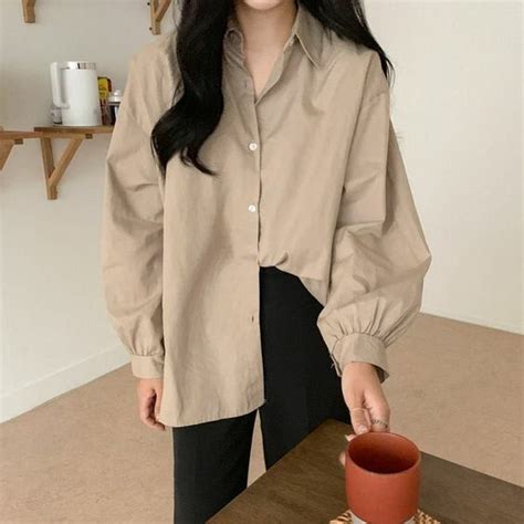 ชิลล์ ๆ สบาย ๆ ต้องแมทช์ เสื้อเชิ้ต Oversize ในหน้าร้อนนี้ ต้องแมทช์ยังให้ปัง