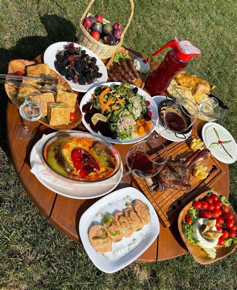 Pine Albania Restoranti Lugina E Surrelit