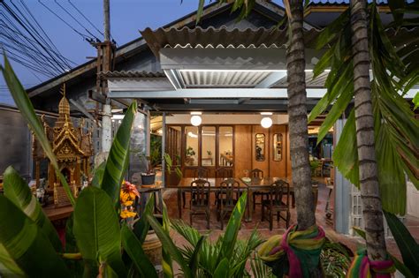 Basic Space Coffee จิบกาแฟในสเปซสุดเรียบง่ายที่ทักทายผู้คนผ่านองค์ประกอบคุ้นเคยในชีวิตประจำวัน