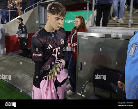 Firo 29102025 Football Dfb Cup 1fc Cologne Fc Bayern Munich Munich Leon Klanac Of Baywern