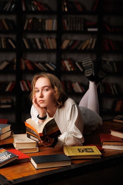 Выпускные альбомы Позирование выпускников Портретные позы выпускников Выпускные фотопортреты