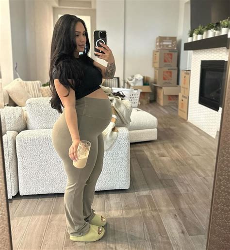 Pin By Alex Dt On Maternity Outfits In 2025 Trendy Maternity Outfits