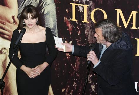Monica Bellucci Diva Senza Tempo Tutti I Suoi Look Corriereit
