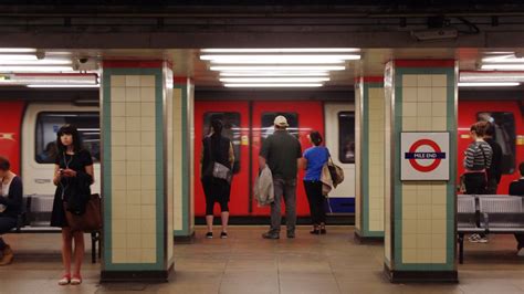 What Are Suicide Pits On The London Underground And How Are They