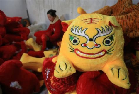 新春走基层丨河南周口淮阳区小小布老虎创造大财富 中国日报网