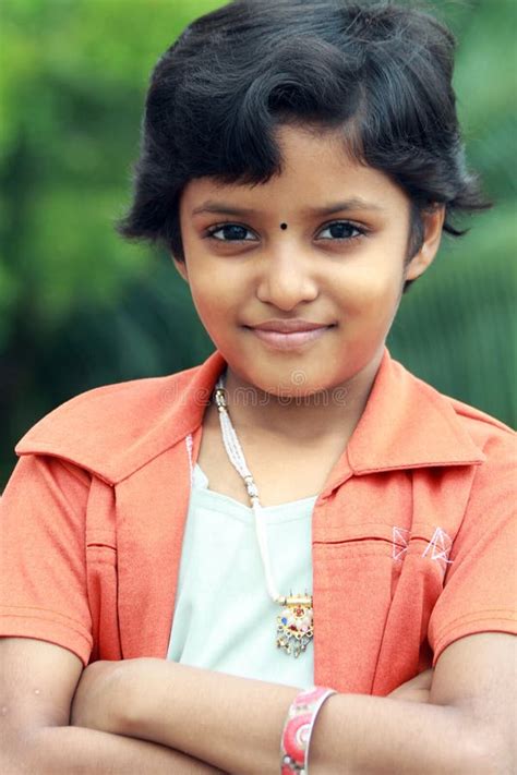 Sch Nes Indisches Jugendlich M Dchen Stockbild Bild Von Asiatisch Haltung