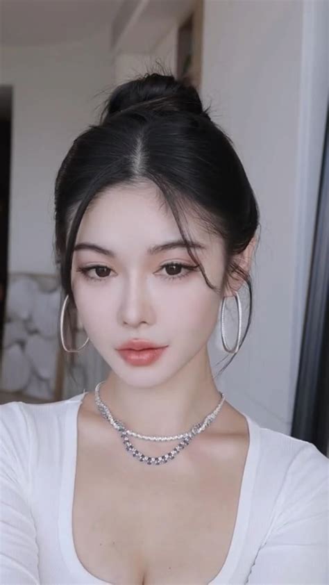 Ultimate Hair Bun Easy Bun Hairstyles For Long Hair Hair Tutorials Easy Short Hair Styles Easy