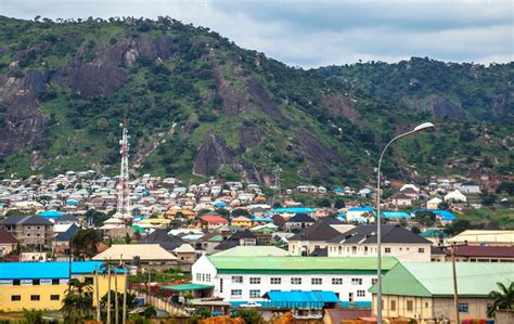Découvrez la ville de Man et ses merveilles touristiques
