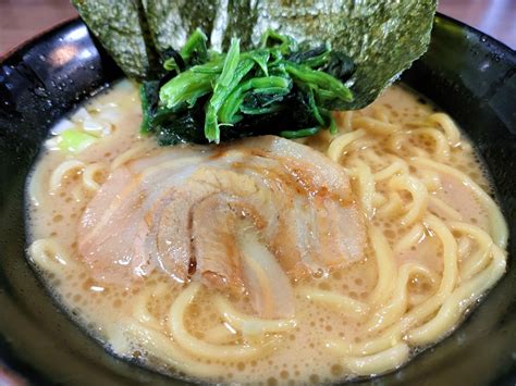 家系ラーメンと二郎系ラーメンの違いとは？特徴・歴史など詳しく解説 ramenラボ｜ラーメン情報発信メディア