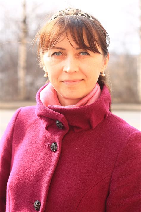 무료 이미지 초상화 빨간 어린이 의류 담홍색 겉옷 헤어 스타일 얼굴 목 유아 머리 인물 사진 2056x3088 45183 무료 이미지