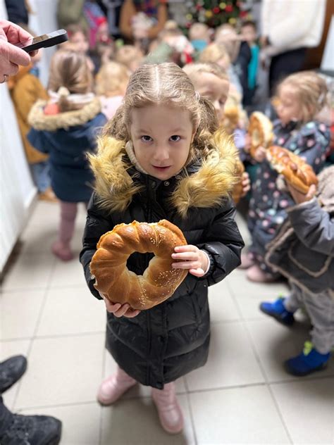 Cei Mai Mici Colindători Ai Redacției 24 De Copii Cu Vârste De La 5