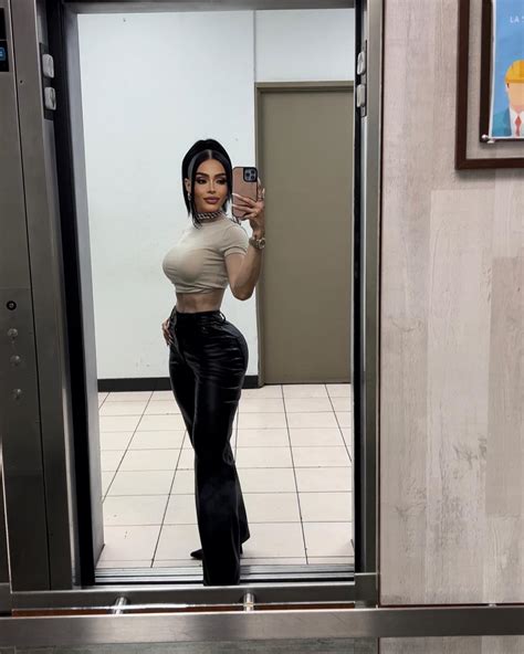 Sandy Gomez Bio Age Height Wiki Models Biography