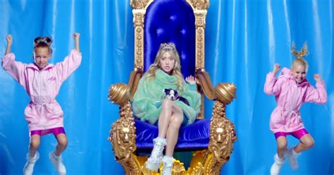 Music Video LIZ When I Rule The World