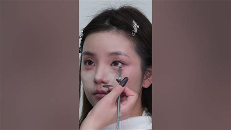 프로 메이크업 아티스트의 마법 같은 손길 Youtube