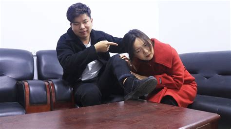 经理看不起来应聘的农村女孩，让她舔鞋，没想她竟是董事长千金【小白导演】 Youtube