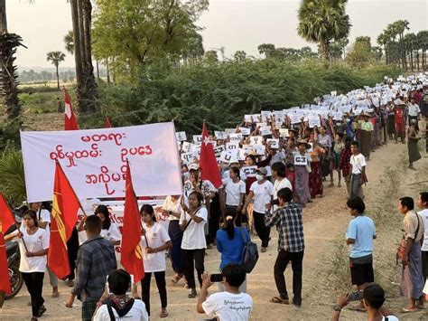 ဆားလင်းကြီးမြို့နယ်တွင် မတရား စစ်မှုထမ်း ဥပ‌ဒေ အလိုမရှိကြောင်း ချီတက် ဆန္ဒပြ Khit Thit Media