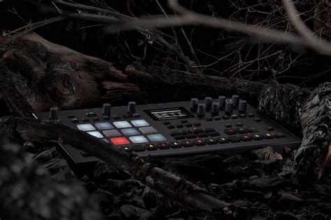 Digilog 聲響實驗室 難道今年的流行色是黑色？在本週 Elektron 和 Moog