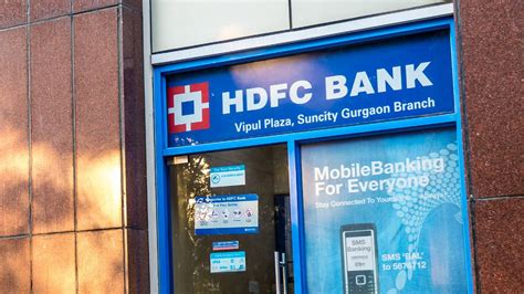 HDFC Bank Aims To Issue Lakh Credit Card A Month Soon A Look At Its Mega Comeback Plan