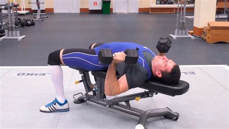 Жим гантелями лёжа 3 варианта выполнения Youtube