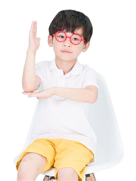 摄图网 400439731 坐在凳子上举手的小男孩教育企业商用