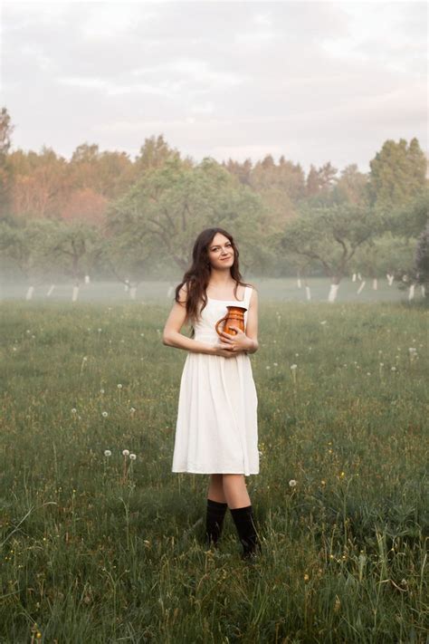 Девушка в белом Nel 2024