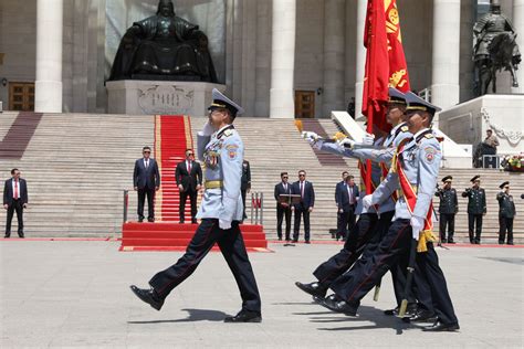 Х Баттулга Хууль өргөсөн тангараг хоёр чинь та бүхний ус агаар гэдгийг санаж яваарай