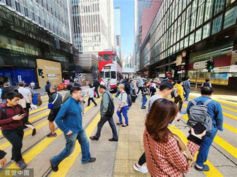 社交距离措施结束 香港取消实行超950天“口罩令” 搜狐大视野 搜狐新闻