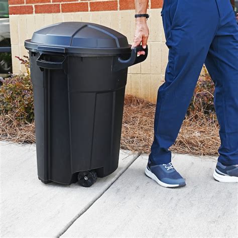 Project Source 32 Gallon Black Plastic Wheeled Indoor Outdoor Detached
