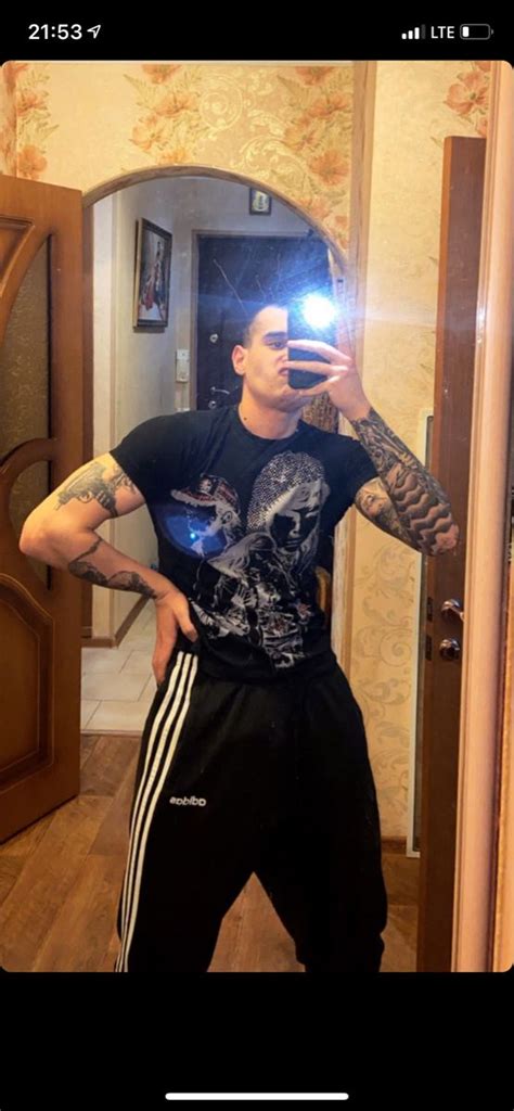 парень в спортивках Спорт Эстетика Мальчики